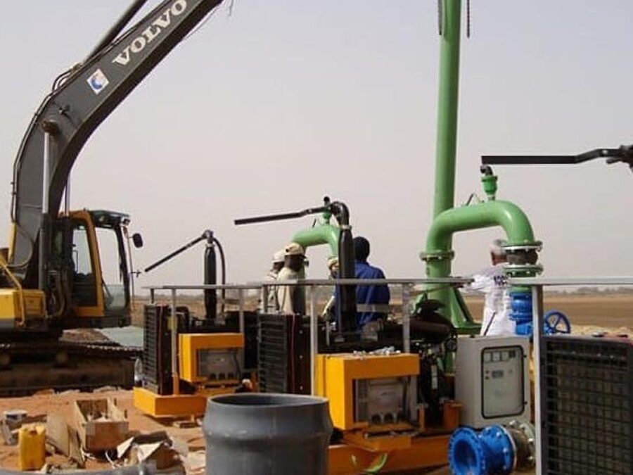 Lateral move irrigation system with pumping unit - Soverdi